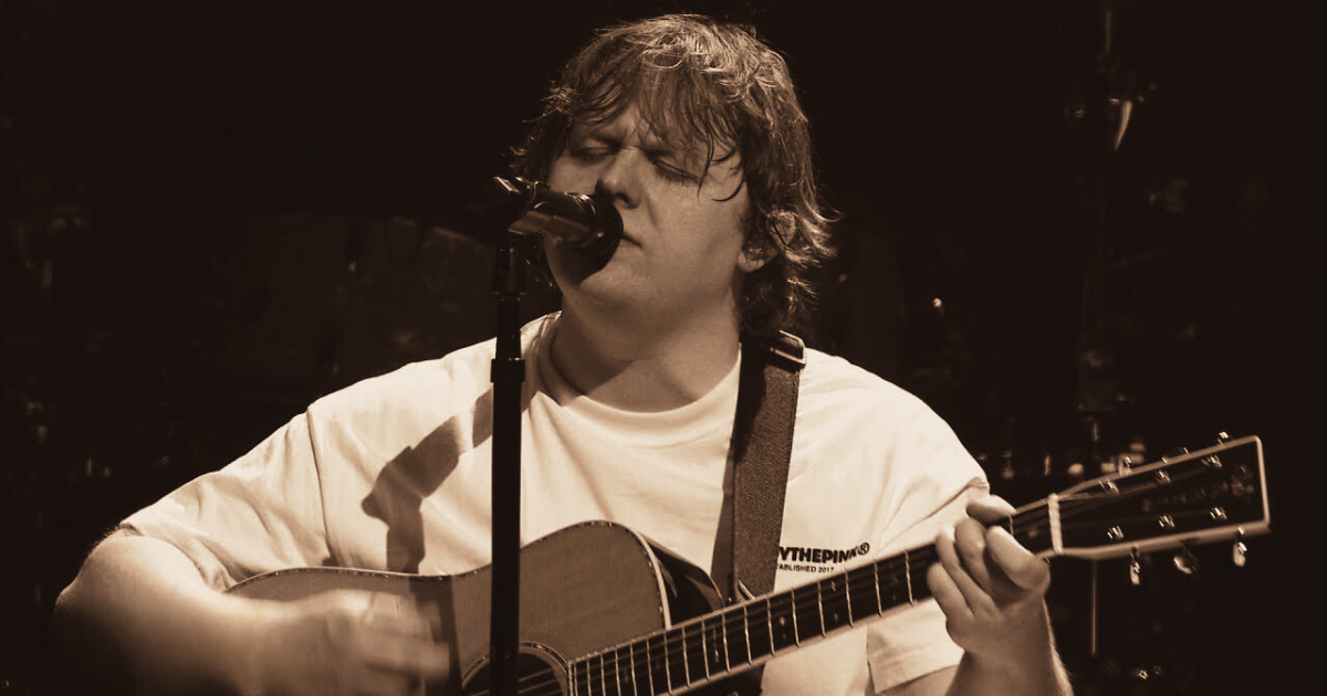 Lewis Capaldi annonce la plus grande tournée de sa carrière jusqu'en ...